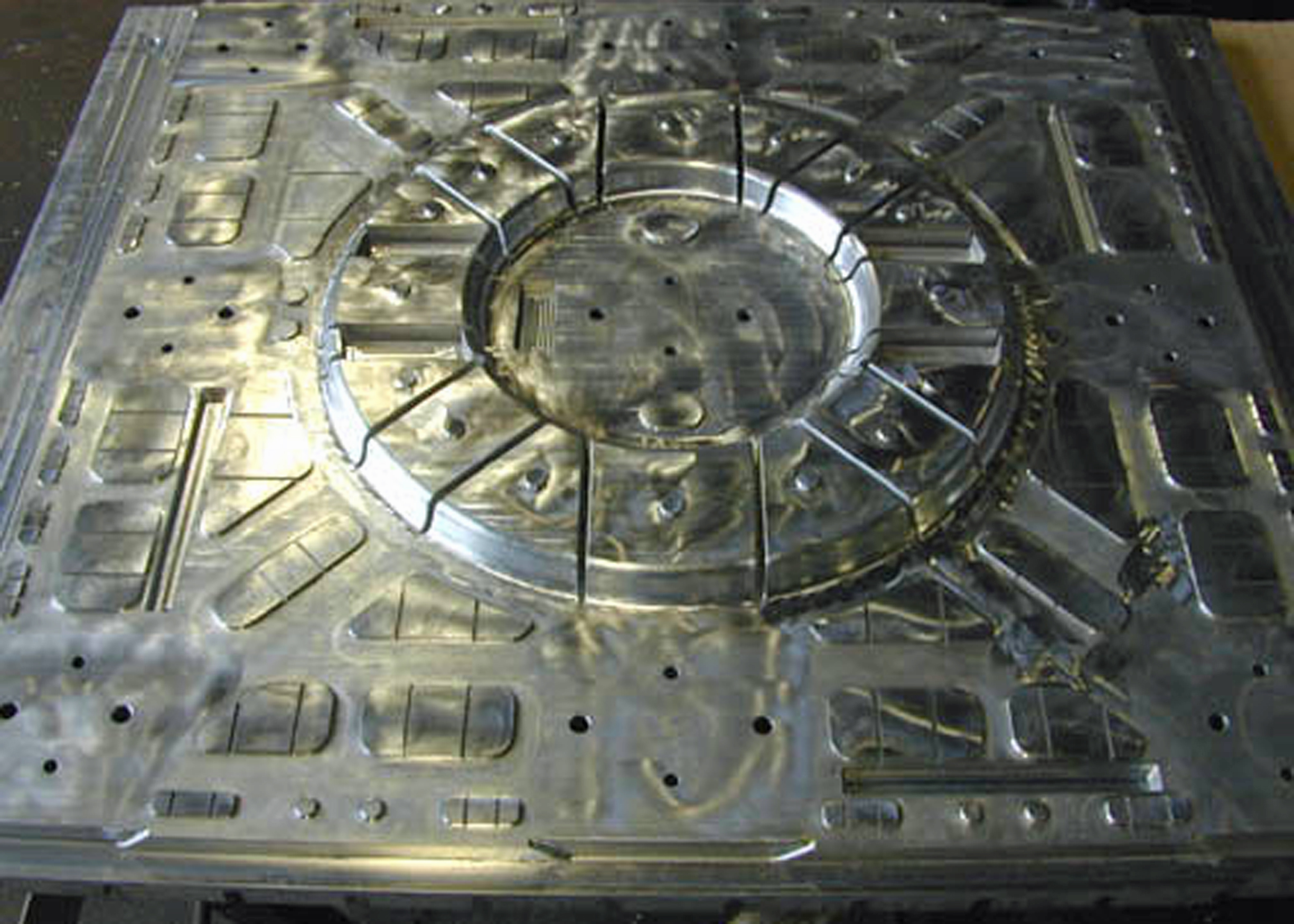 Pallet Mold Projection Half – Brendell Manufacturing, Inc.